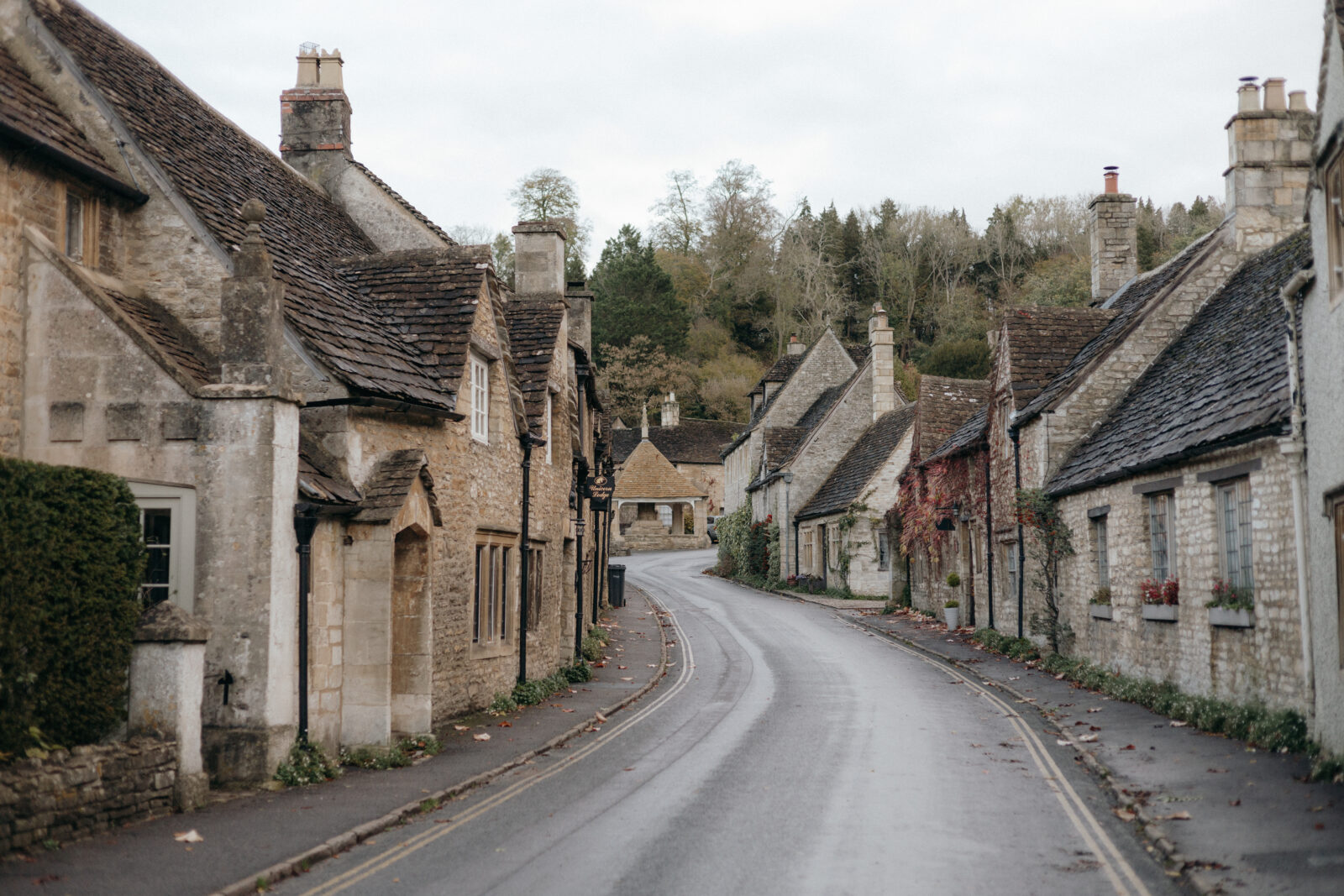Castle Combe Cotswolds Visiting Guide - thewildlylife.com