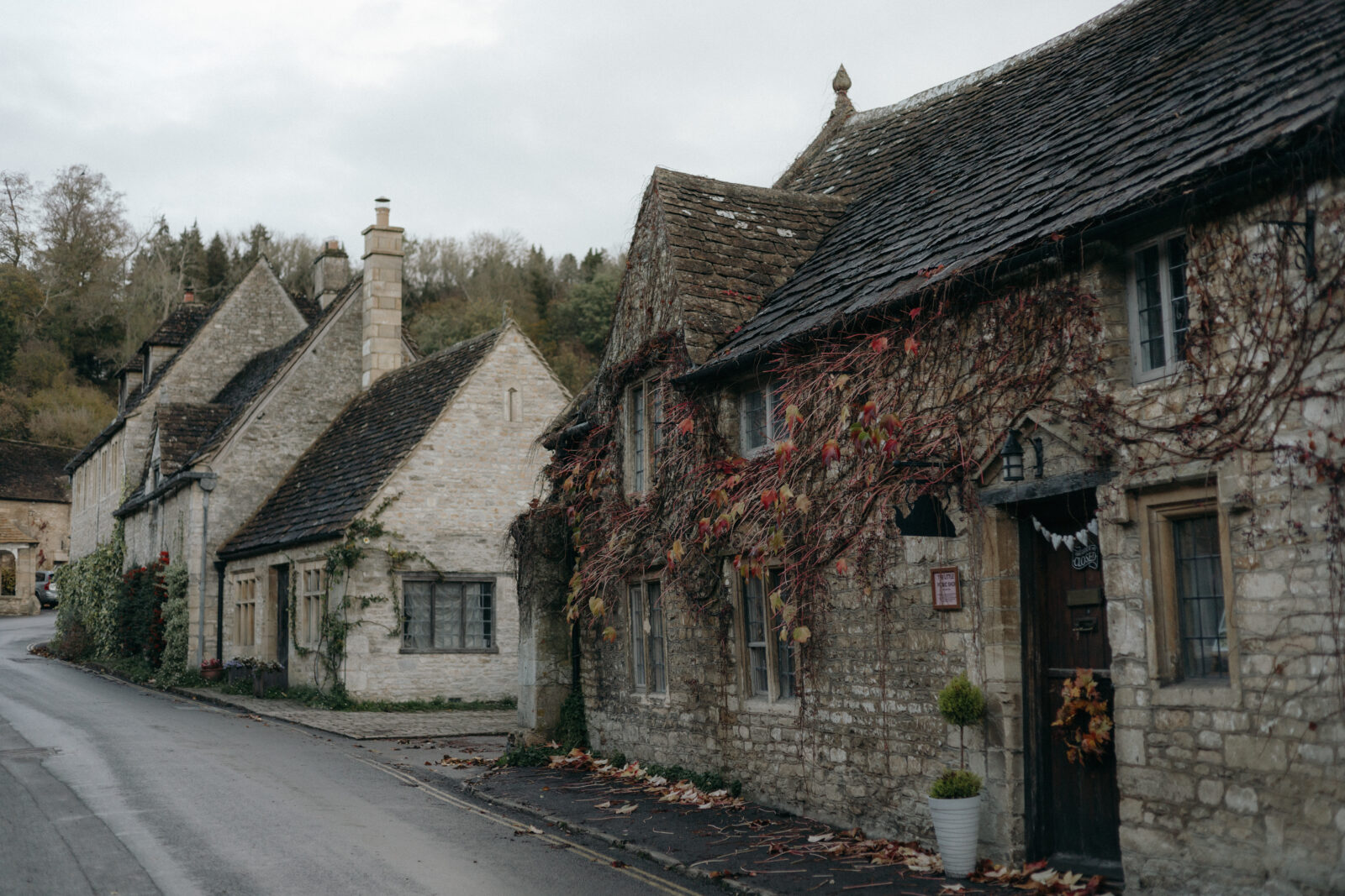Castle Combe Cotswolds Visiting Guide - thewildlylife.com